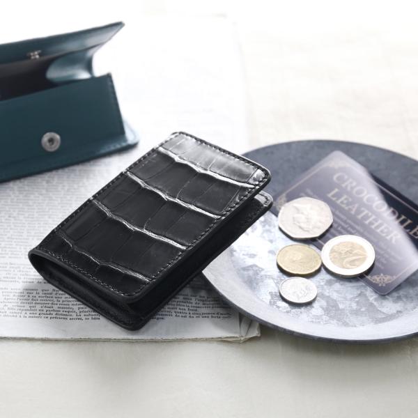 ●デザイン贅沢にクロコダイルを使用したコインケースです。天然の皮革を使用している為、同じ腑の模様が1つとしてありません。●素材クロコダイルの良さを引き立てる、3種類の加工を施しています。落ち着きのある優しい風合いのマット加工、艶やかな光沢が...