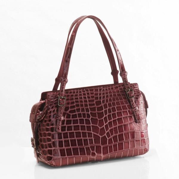 ［ sp0410cpn ］『皮革の宝石』クロコダイルを  エナメル加工でさらに美しく、艶やかにしたハンドバッグ。革の表面には艶やかなエナメル加工を施しました。金具にはブラックニッケルを使用し、革がいっそう引き立つようにデザインしました ■サ...