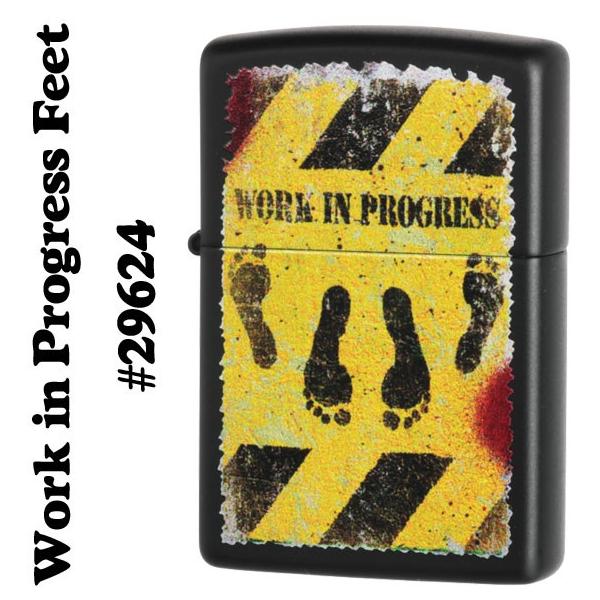 ZIPPO/ Work in Progress Feet #29624 Black MatteZIPPO社の定番＃218　Black　MatteをベースにWORK IN PROGRESSの文字や足跡などがデザインされています。※ヒンジ部分は...