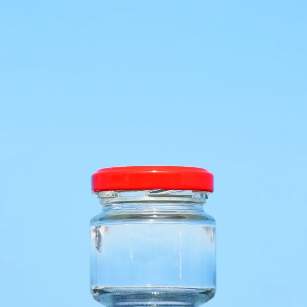 容量：４８ｍｌ（満量）直径：４６ｍｍ高さ：５０ｍｍ 箱の中仕切: 無ミニジャム瓶の人気Ｎｏ．１商品！可愛らしいシルエットでオールマイティにご活用頂けます。今回こちらの人気ジャム瓶を添付されるキャップ仕様を限定して処分販売致します。こちらのジ...