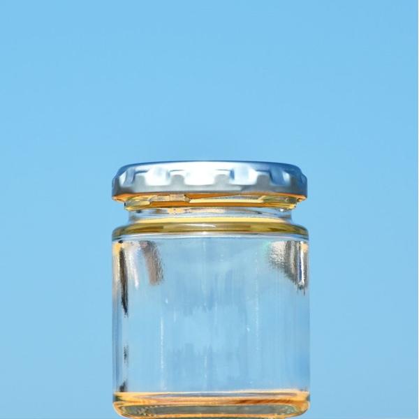 【発売日：2026年09月04日】容量：１２０ｍｌ（満量）直径：５７ｍｍ高さ：７２ｍｍ 箱の中仕切: 無すっきりシルエットのおしゃれなジャム瓶。ラベル面が広くプレーンなデザインは使いやすさ抜群。キャップは豊富な選択肢を誇るＴ５３サイズで組み...