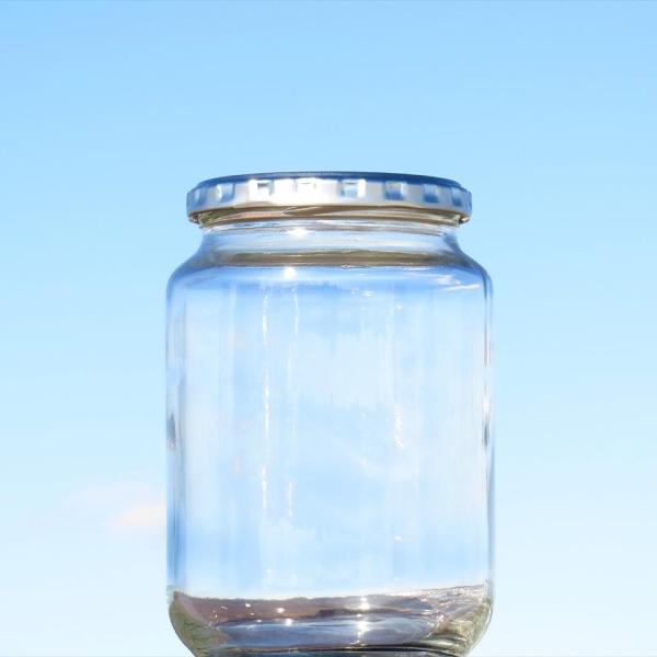 容量：８２０ｍｌ直径：９８ｍｍ高さ：１４２ｍｍ箱の中仕切: 有ハチミツなどの比重が重いもので約１ｋｇ入る当店最大容量のジャム瓶です。ジャム瓶では最大口径で洗浄も充填も楽々です。