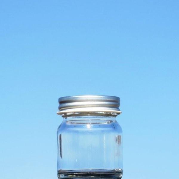 容量：５０ｍｌ（満量）直径：４５ｍｍ高さ：５４ｍｍ箱中仕切：無開閉の容易なスクリューキャップのミニ保存瓶。ジャムなどの食品以外に雑貨などにもどうぞ！