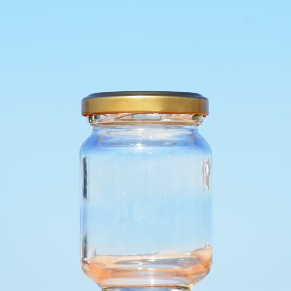 容量：１０７ｍｌ（満量）直径：５２ｍｍ高さ：７７ｍｍ箱の中仕切: 無オーソドックスながら可愛らしいスタイル。ミニサイズでもラベル面が広くて使い易いジャム瓶です。