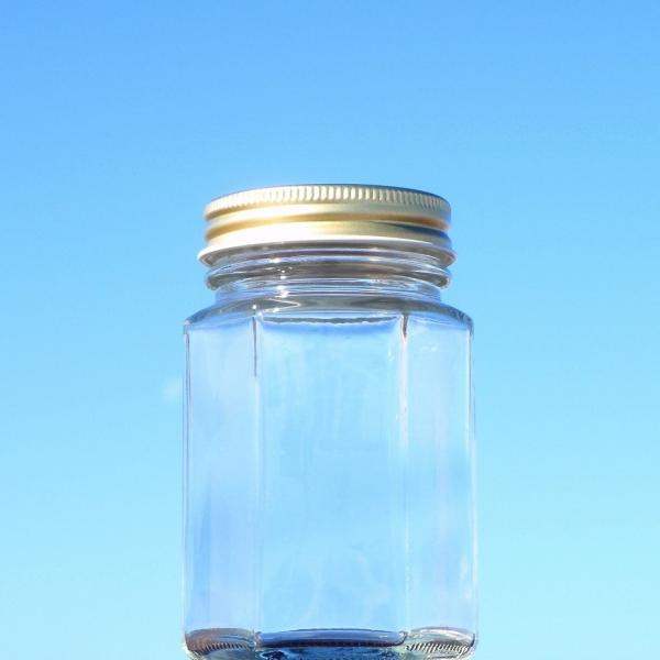 こちらの商品に付属するのは実用に問題の無い小さな傷や凹みのついたＢ級品のキャップです。密封性には問題ございませんので自家用にどうぞ！容量：１５５ｍｌ（満量）直径：５５ｍｍ（対面）高さ：９２ｍｍ箱中仕切：無人気のジャム１５０六角のスクリューキ...