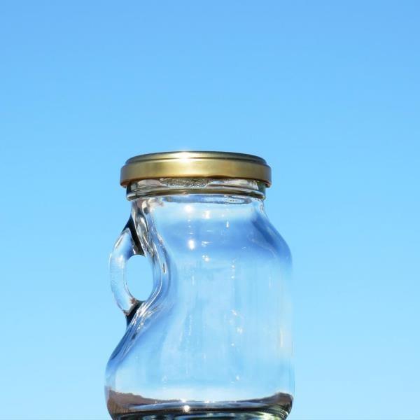 容量：２００ｍｌ（満量）直径：７０ｍｍ高さ：９８ｍｍ箱の中仕切: 有把手付のキュートな人気のジャム瓶。ずっしりと重く、ガラス瓶ならではの重量感・高級感も抜群です。