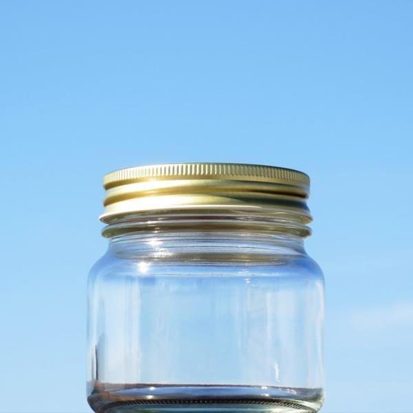 容量：２７５ｍｌ（満量）直径：８１ｍｍ高さ：８０ｍｍ箱中仕切：無安定感のある使いやすい保存瓶。大口径で使いやすさも自慢です。蜂蜜であれば約３００ｇ入ります。