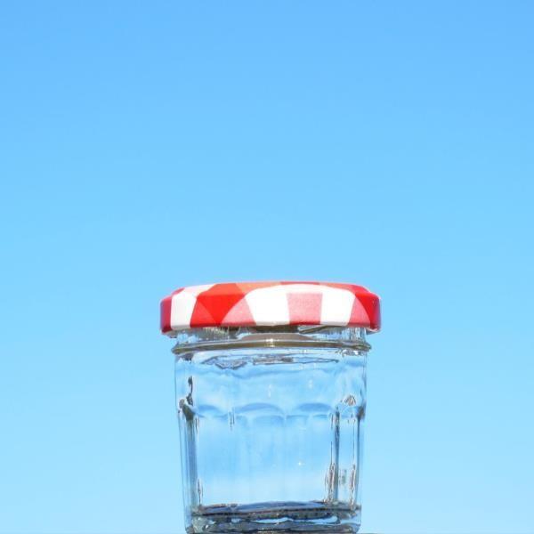 容量：３２ｍｌ（満量）直径：４１ｍｍ高さ：４９ｍｍ 箱の中仕切: 有 スタイリッシュなデザインで人気のアンティークジャムシリーズの最小サイズです。こちらのジャム瓶のＴ４３ツイストキャップは充填時の最初の巻き締め作業に力が必要です。弊社のＴ４...