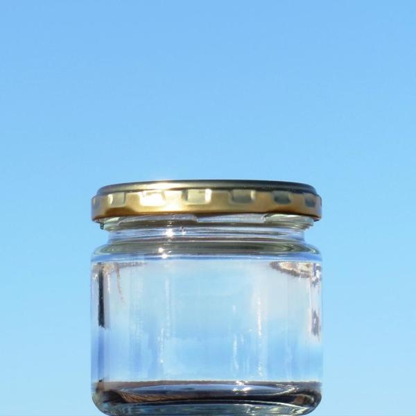 容量：１５０ｍｌ（満量）直径：６７ｍｍ高さ：６５ｍｍ箱中仕切：無人気の容量の１５０ｍｌクラスでは最大口径のジャム瓶です。
