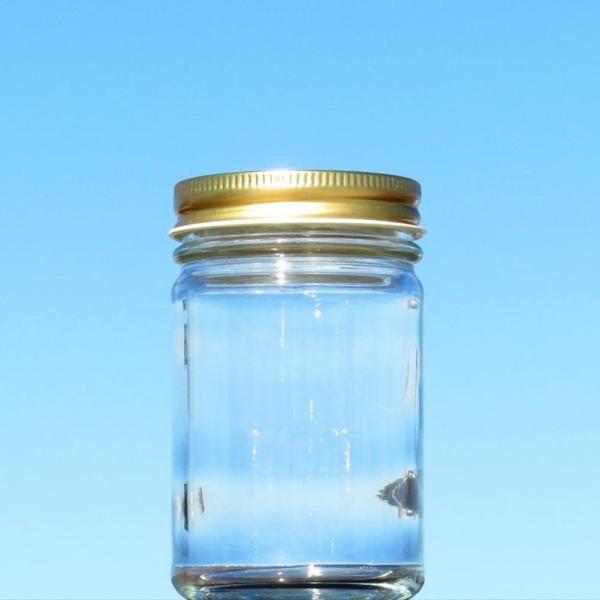 容量：１６０ｍｌ（満量）直径：５８ｍｍ高さ：９３ｍｍ箱中仕切：有キャップから胴までまとまり感のあるデザイン。ずっしりとした重量感も魅力の保存瓶です。蜂蜜にご利用の場合、約２００ｇ入ります。勿論ジャムにもご利用頂けます。