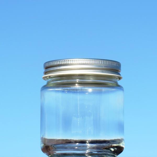 容量：１８７ｍｌ（満量）直径：６７ｍｍ高さ：７５ｍｍ箱中仕切：無ツイストキャップのジャム２００丸のスクリューキャップ（ネジキャップ）版。ラー油や蜂蜜など常温充填のものにお勧めです。勿論高温充填・高温殺菌にも対応、ジャム瓶としてもご利用可能です。