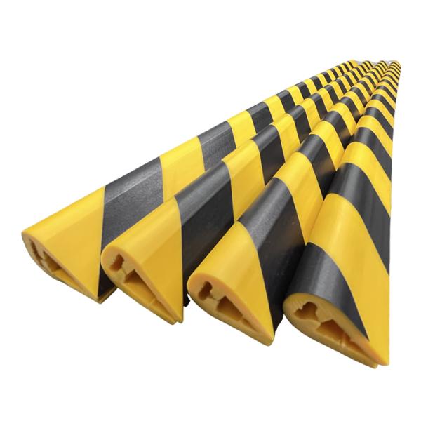 ※送料無料ただし沖縄および各県離島、北海道には別途送料が必要です。メール、電話などでお問い合わせください。 H鋼バンパー■仮設にも本設にも適したエッジ部分の緩衝材です。■柔軟性のあるPVC製で、寒冷地でも硬化しにくい配合のため、挿入口が広げ...