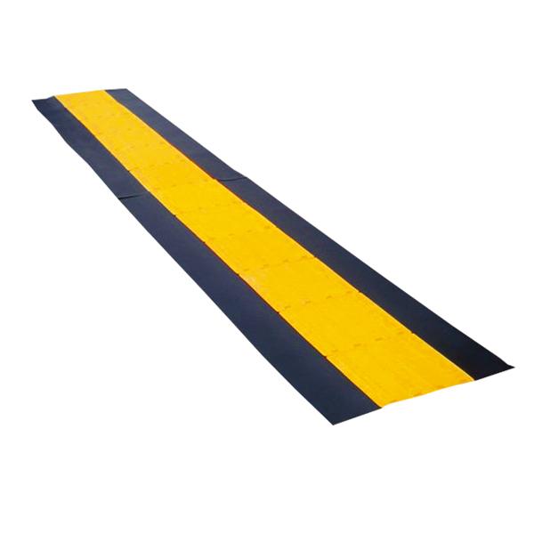 ※送料無料ただし沖縄および各県離島、北海道の一部には別途送料が必要です。メール、電話などでお問い合わせください。点字マット（ラインタイプ）600×1800表面は全面が滑りにくいノンスリップ形状（点字タイル・点状ブロック）点字パネルとゴムマッ...