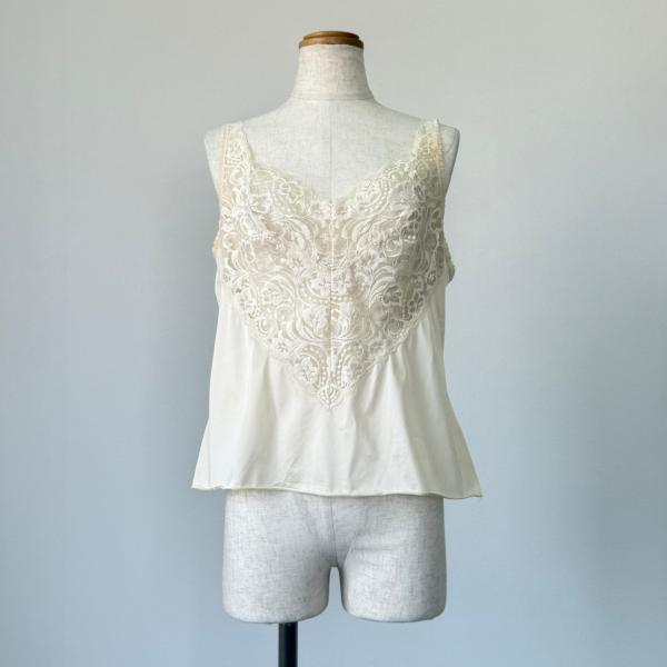 【コンディション】ランク：C【サイズ】着用感：レディースM表記サイズ：38身幅：43.5cm肩幅：34.5cm総丈：55.5cm【商品詳細】商品名：古着 VANITY FAIR ランジェリー キャミソール USA製 レディースM相当 /ea...