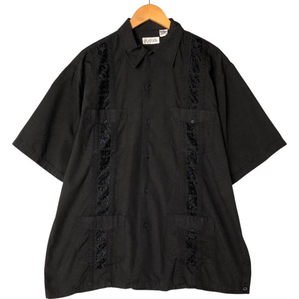 【コンディション】ランク：C【サイズ】着用感：メンズXL表記サイズ：XL着丈：79.5cm身幅：64.5cm肩幅：51.5cm袖丈：29cm【商品詳細】商品名：古着 PLATOON 半袖 メキシカンシャツ キューバシャツ ボックスシャツ メ...