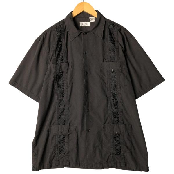 【コンディション】ランク：C【サイズ】着用感：メンズL表記サイズ：L着丈：79cm身幅：62.5cm肩幅：51cm袖丈：27.5cm【商品詳細】商品名：古着 90~00年代 PLATOON 半袖 メキシカンシャツ キューバシャツ ボックスシ...