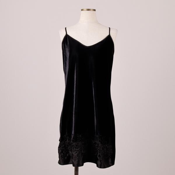 【コンディション】ランク：C【サイズ】着用感：レディースL表記サイズ：LARGE身幅：47.5cm肩幅：21cm総丈：87cm【商品詳細】商品名：古着 Dentelle ベロア ハーフ丈 キャミソールワンピース USA製 レディースL相当 ...