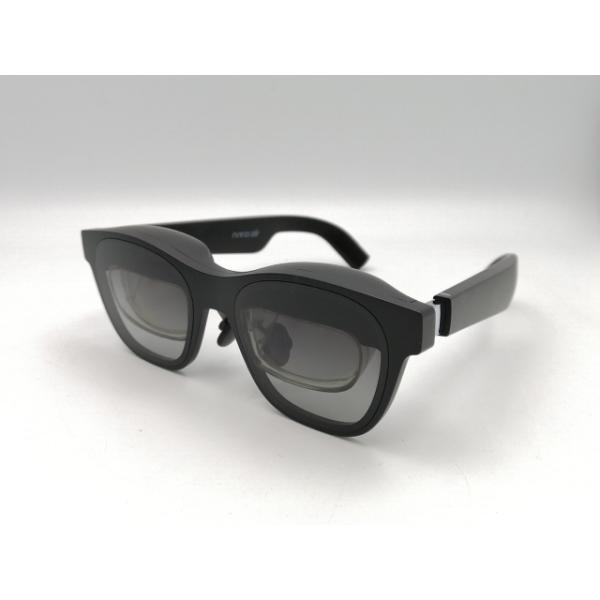 ■分類：ヘッドマウントディスプレイ■ランク：ランクA■メーカー：Nreal■製造番号：-■備考：状態：眼鏡フレーム右目部分に微細なスレあり。 付属品：箱、印刷物、収納ケース、ノーズパッド(うち1つは本体に装着済み)、ライトシールド(スレあり...