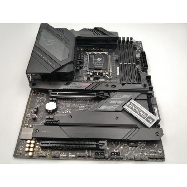 ■分類：マザーボード■ランク：中古■メーカー：ASUS■製造番号：M9M0CS07U1062H8■備考：BIOS ver：4505 状態：メモリB2スロット固定具に緩み 付属品：箱、Wi-Fi/BTアンテナ、M.2 Qラッチパッケージx1、...