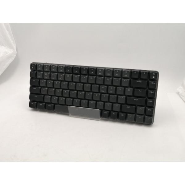 ■分類：パソコン用アクセサリー■ランク：中古■メーカー：SATECHI■製造番号：-■備考：キーボード配列：英語(USキーボード) 状態：状態良好の中古商品。キズ、使用感はほとんどありません。 付属品：箱、印刷物、USBケーブル、交換用キー...