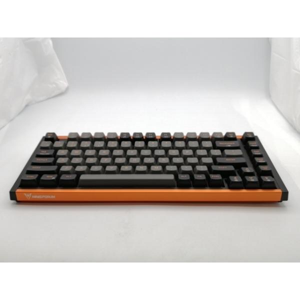 ■分類：パソコン用アクセサリー■ランク：中古■メーカー：MINISFORUM■製造番号：MD375UADMKB183C01605■備考：状態：箱に破れ、本体に軽度のスレ 付属品：箱、印刷物、ワイヤレスUSBアダプタ、USBケーブル、キーキャ...