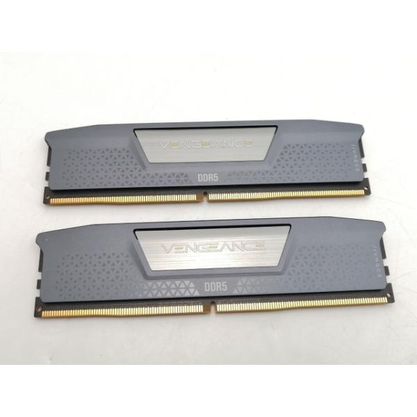■分類：メモリー■ランク：中古■メーカー：DDR5■製造番号：A8K3T5355LD8ZY■備考：CORSAIR VENGEANCE DDR5 (CMK32GX5M2E6000Z36) 付属品：箱、セーフティ&amp;コンプライアンスインフ...