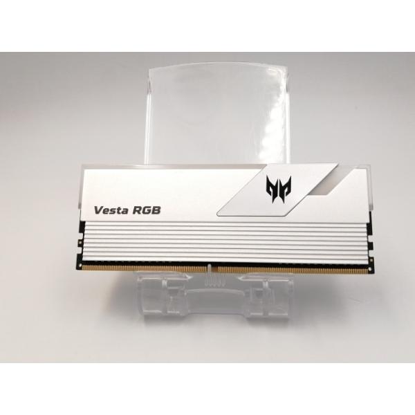 ■分類：メモリー■ランク：中古■メーカー：DDR4■製造番号：60001 60002 60051 60052■備考：Acer PREDATOR Vesta DR4 RGB■保証期間：１週間■注意事項：お客様のモニター発色の具合によって、実際...