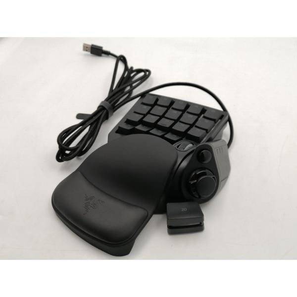 ■分類：ゲーム用周辺機器■ランク：ランクA■メーカー：Razer■製造番号：PM2447F18200158■備考：状態：本体スリキズ数点 付属品：箱、印刷物■保証期間：１週間■注意事項：お客様のモニター発色の具合によって、実際の商品と色合い...