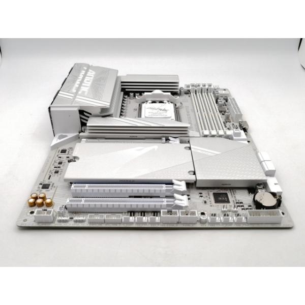 ■分類：マザーボード■ランク：中古■メーカー：GIGABYTE■製造番号：SN251750079049■備考：BIOS ver：F12a 付属品：箱、印刷物、SATAケーブル 2本、Wi-Fi・Bluetoothアンテナ、G-connect...