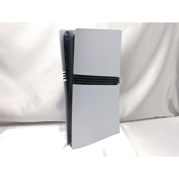 ■分類：据置ゲーム機■ランク：ランクA■メーカー：SONY■製造番号：F15301F0610398883■備考：状態：本体側面に微細なスレ 付属品：箱、印刷物、コントローラー、USB-Cケーブル、電源ケーブル、HDMIケーブル、横置き用フッ...