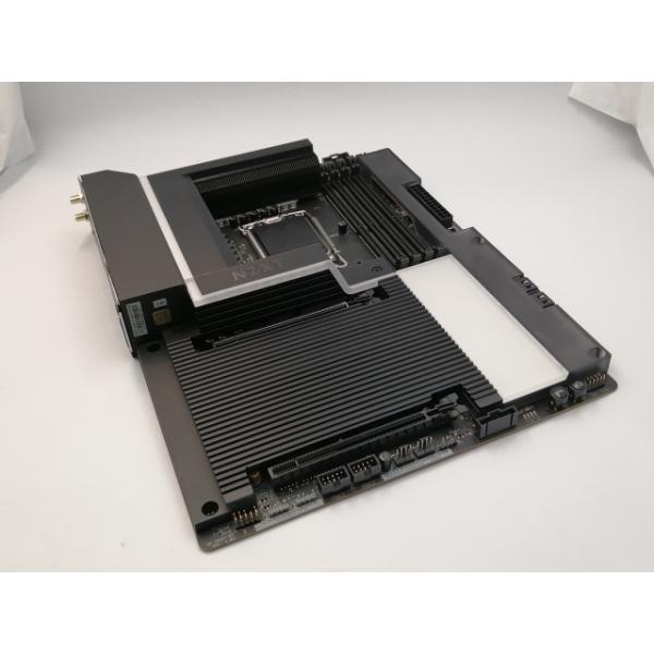 ■分類：マザーボード■ランク：中古■メーカー：NZXT■製造番号：HCM0XB007997■備考：BIOS ver：3.10 付属品：箱、SATAケーブルx2、M.2ネジx5、Wi-Fiアンテナx2、NZXT 8ピンスプリッターケーブルx2...