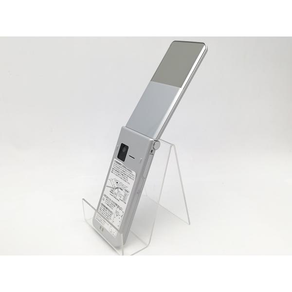 ■分類：携帯電話■ランク：ランクA■メーカー：Fujitsu■製造番号：353041103604820■備考：利用制限：○ 状態：ヒンジにキズ、本体左側面に変色と打痕、背面端子にスレ、天面上部に微細なキズ複数 付属品：電池パック、リアカバー...