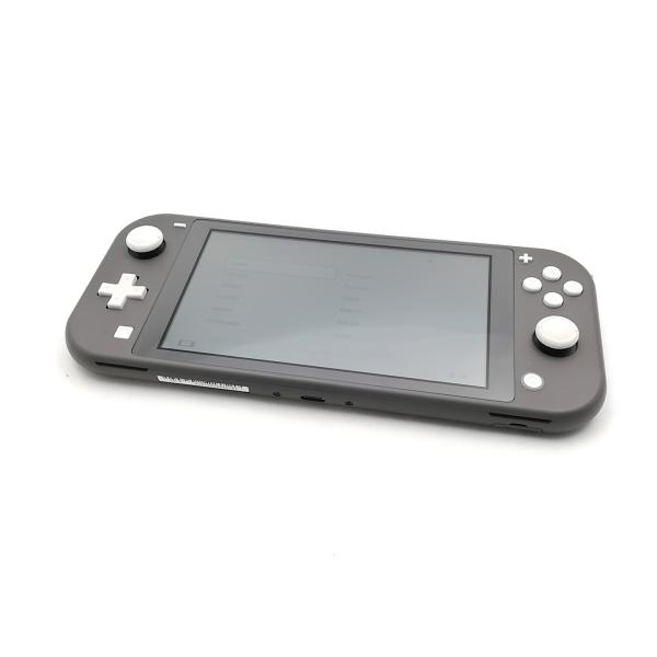 ■分類：携帯ゲーム機■ランク：ランクB■メーカー：Nintendo■製造番号：XJE10002882184■備考：※海外版のため、使用にご注意ください 状態：フレーム、背面にテカリ、スレ、ボタン類に変色 付属品：箱、印刷物■保証期間：１ヶ月...