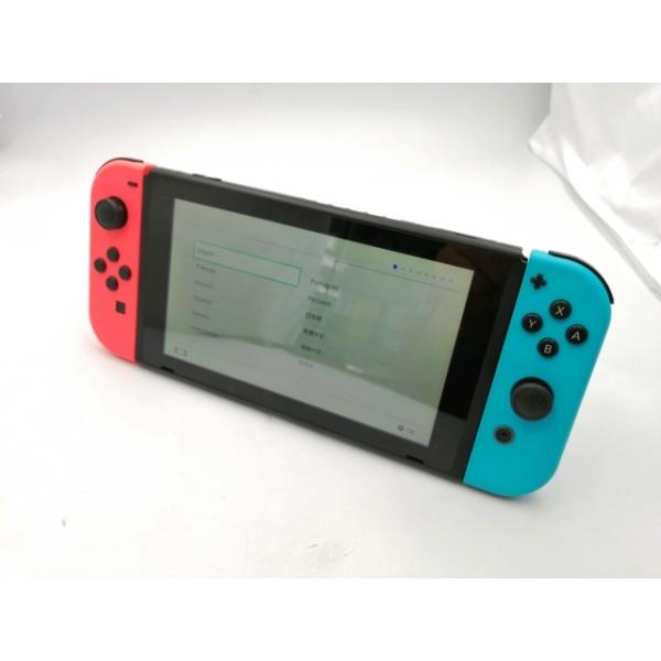 ■分類：据置ゲーム機■ランク：ランクC■メーカー：Nintendo■製造番号：XAJ40029545991■備考：状態：本体ディスプレイに黄バミ、ベゼルにスレ、背面にテカリとスレ Joy-Conにスレ 付属品：箱、セーフティガイド、Swit...