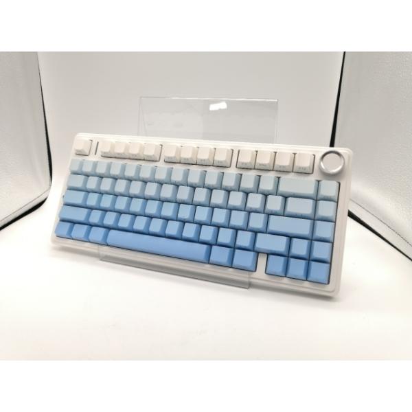 ■分類：パソコン用アクセサリー■ランク：中古■メーカー：Epomaker■備考：状態：汚れがあります 付属品：箱、印刷物、2.4Gドングル、Type-Cケーブル、キーキャッププーラー、予備スイッチ■保証期間：１週間■注意事項：お客様のモニタ...