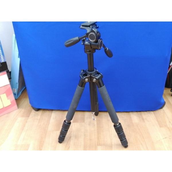 ■分類：三脚■ランク：ランクB■メーカー：Velbon■製造番号：-■備考：状態：キズ・塗装剥がれあり 付属品：キャリングケース■保証期間：１週間■注意事項：お客様のモニター発色の具合によって、実際の商品と色合いが異なる場合があります。