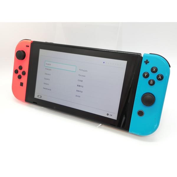 ■分類：据置ゲーム機■ランク：ランクC■メーカー：Nintendo■製造番号：XKJ40021437300■備考：状態：画面に色ムラ、ジョイコンにキズ複数、背面にシール痕・テカリ・キズあり 付属品：外箱（グレーモデルのもの）、ドック、Joy...