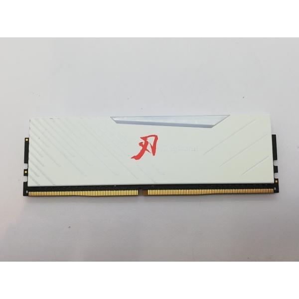 ■分類：メモリー■ランク：中古■メーカー：DDR4■製造番号：KPR436DHY42004110■備考：KingBank ヒートシンク付き 付属品：本体のみ■保証期間：１週間■注意事項：お客様のモニター発色の具合によって、実際の商品と色合い...