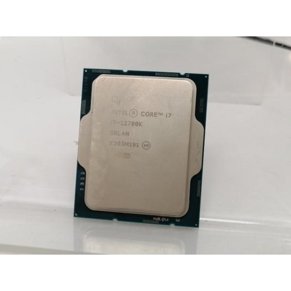 ■分類：CPU■ランク：中古■メーカー：Intel■製造番号：U2U486Y200470■備考：状態：ヒートスプレッダにスレキズ付属品：箱、印刷物■保証期間：１週間■注意事項：お客様のモニター発色の具合によって、実際の商品と色合いが異なる場...