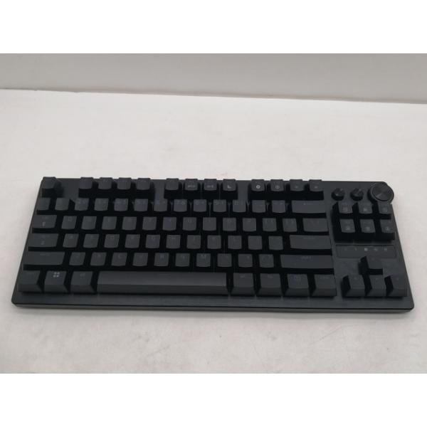 ■分類：パソコン用アクセサリー■ランク：中古■メーカー：Razer■製造番号：PM2351F95300165■備考：状態：パームレスト左側に強めの使用感、本体に飛沫痕多数あり付属品：箱、印刷物、パームレスト、USB-Cケーブル、ケーブル端子...