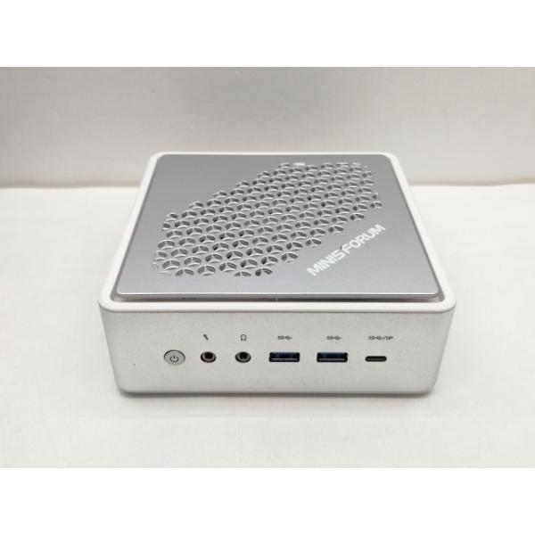■分類：ベアボーンPC■ランク：中古■メーカー：MINISFORUM■製造番号：H04CHM9352AP0928■備考：※別途メモリ、HDDが必要となります。 状態：側面若干の凹み、スレあり 付属品：AC、電源ケーブル、ビス各種(一部欠品あ...