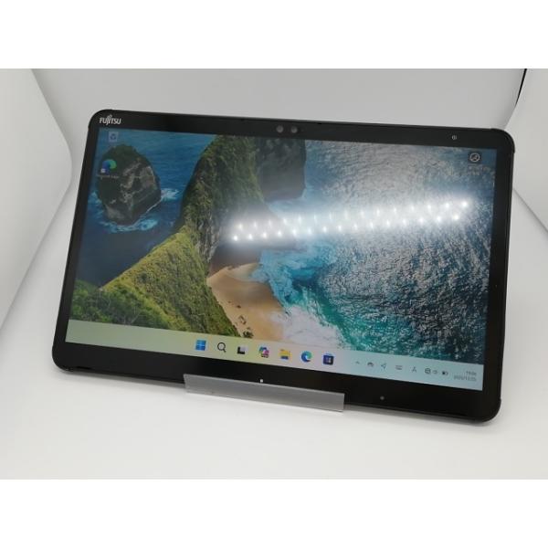 ■分類：Windowsタブレット■ランク：ランクC■メーカー：Fujitsu■製造番号：R1200596■備考：状態：外装にスレや目立つキズと打痕、画面にキズ、隅にシミがございます 付属品：ACアダプタ、ACコード、スマートキーボード、背面...