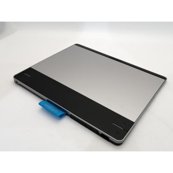 ■分類：パソコン用アクセサリー■ランク：中古■メーカー：WACOM■製造番号：3GDH011943■備考：状態：本体全体にスレ、側面に打痕、キズ、背面に摩耗付属品：箱、USBケーブル、ペン、替え芯、カラーペンリング■保証期間：１週間■注意事...