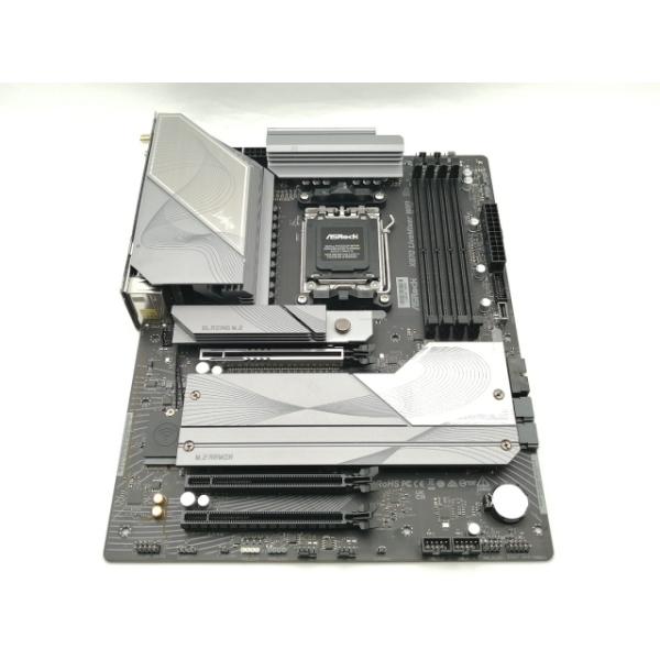 ■分類：マザーボード■ランク：中古■メーカー：ASRock■製造番号：J8M0XB159662■備考：BIOS ver：3.40 状態：ヒートシンク保護フィルムスレ 付属品：箱、印刷物、SATAケーブル×2、サーミスタケーブル、ケーブルタイ...