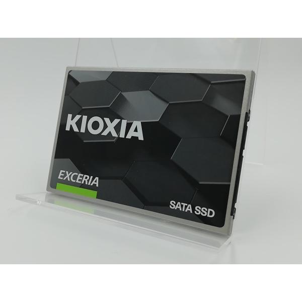■分類：SSD■ランク：中古■メーカー：KIOXIA■製造番号：637FA0S1FWC6■備考：状態：目立つキズなく良好付属品：箱、印刷物■保証期間：１週間■注意事項：お客様のモニター発色の具合によって、実際の商品と色合いが異なる場合があります。