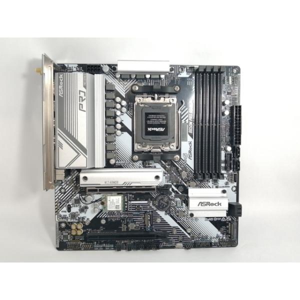 ■分類：マザーボード■ランク：中古■メーカー：ASRock■製造番号：H1M0XB060028■備考：BIOS ver：2.10 付属品：箱、SATAケーブルx2、WiFiアンテナx2、M.2用スタンドx1, M.2用ネジx2■保証期間：１...