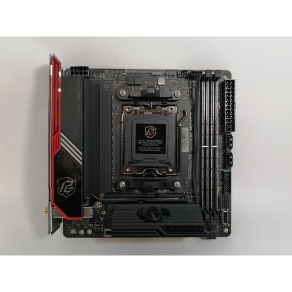 ■分類：マザーボード■ランク：中古■メーカー：ASRock■製造番号：GBM0XB057622■備考：BIOS ver：3.01状態：微細なスレあり付属品：箱、マニュアル、SATAケーブルx2、ケーブルタイ、WiFiアンテナ、M.2用ネジ、...
