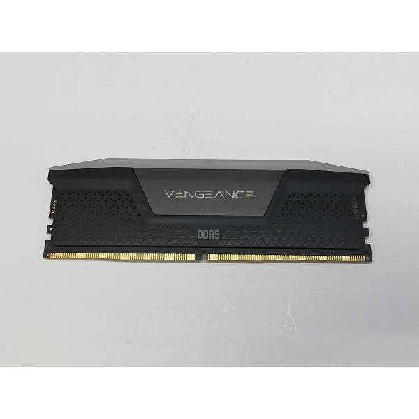 ■分類：メモリー■ランク：中古■メーカー：DDR5■製造番号：9175■備考：CORSAIR VENGEANCE RGB DDR5付属品：本体のみ■保証期間：１週間■注意事項：お客様のモニター発色の具合によって、実際の商品と色合いが異なる場...