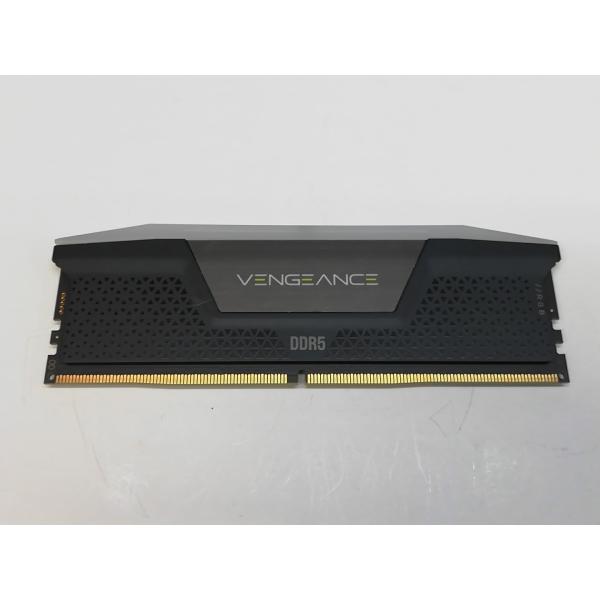 ■分類：メモリー■ランク：中古■メーカー：DDR5■製造番号：9174■備考：CORSAIR VENGEANCE RGB DDR5付属品：本体のみ■保証期間：１週間■注意事項：お客様のモニター発色の具合によって、実際の商品と色合いが異なる場...