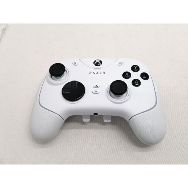 ■分類：パソコン用アクセサリー■ランク：中古■メーカー：Razer■備考：状態：細部汚れあり 付属品：箱、印刷物、充電ケーブル、スティック効果用ヘッド■保証期間：１週間■注意事項：お客様のモニター発色の具合によって、実際の商品と色合いが異な...